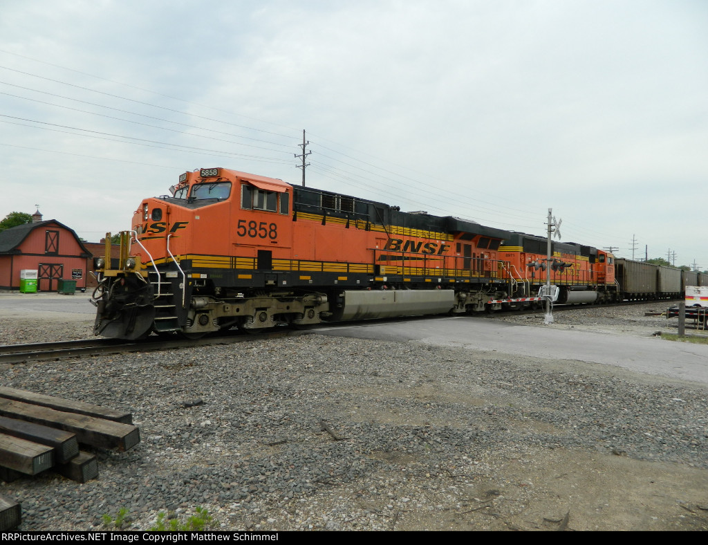 BNSF 5858 - DPU #2
